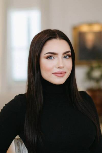 Amberly Stuart - Uptown - Maple - Latter & Blum